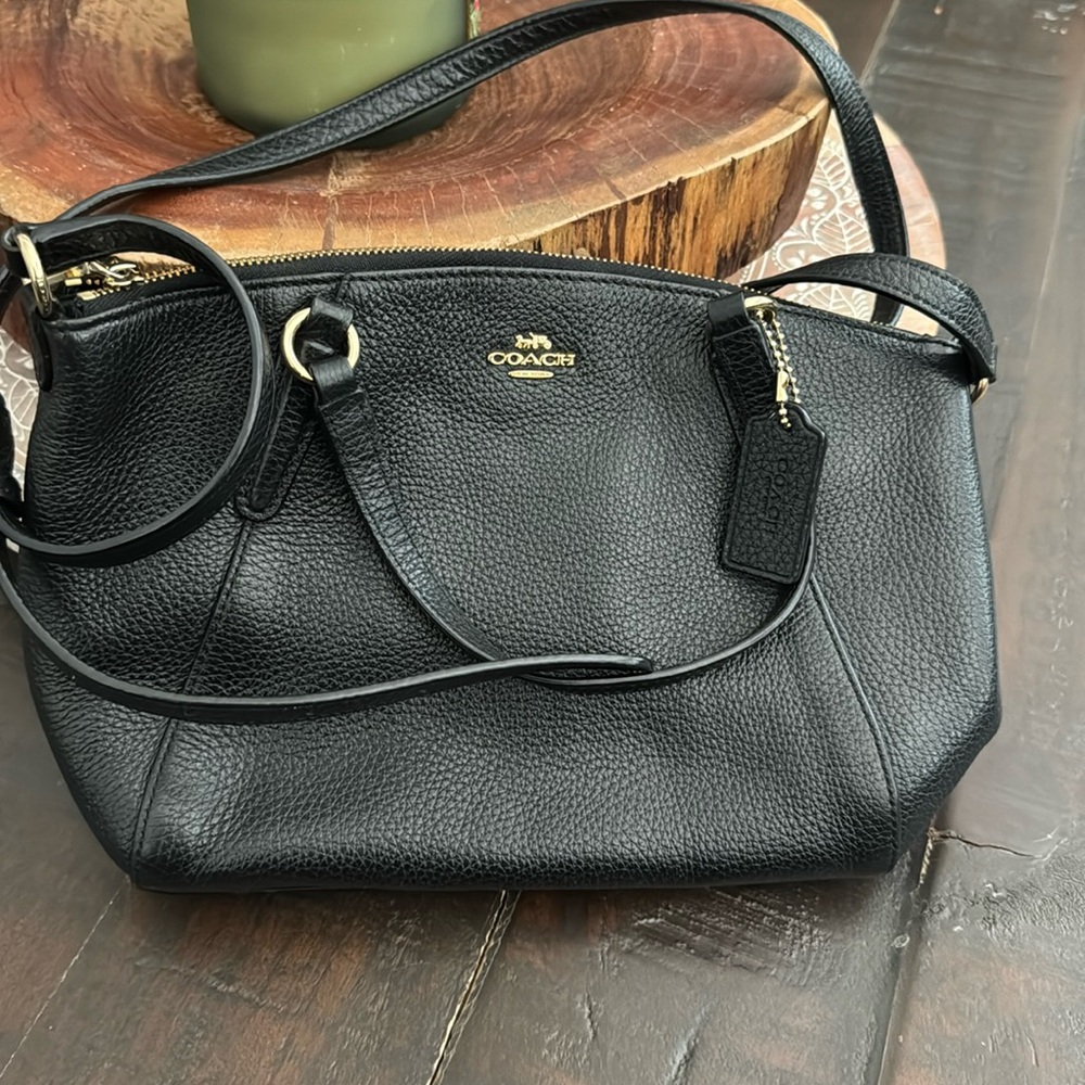 Coach Purse Excellent Condition Pebble Leather - Gem